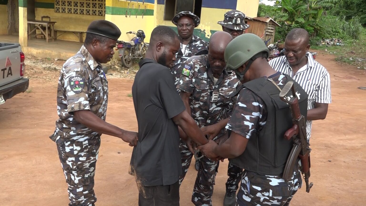 Private security firm rescues kidnap victim, hands suspects to police ...